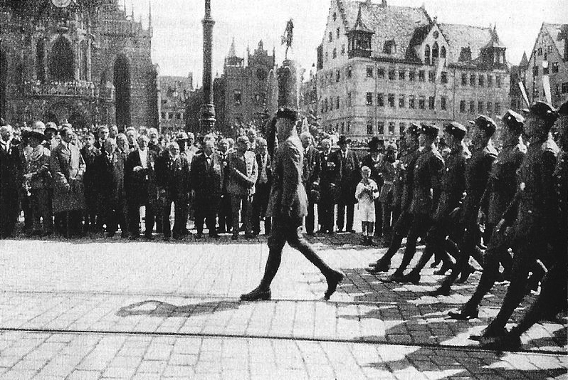 Hitler Archive | Adolf Hitler with Bavarian party members watch the SA ...