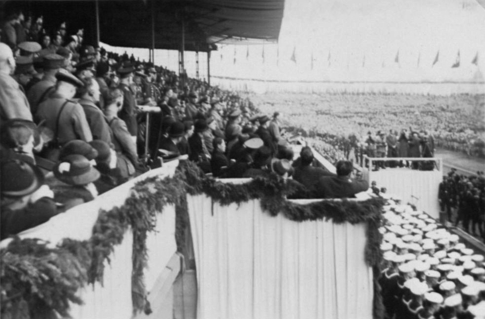 Hitler Archive | Adolf Hitler gives a speech to the HJ in Berlin's ...