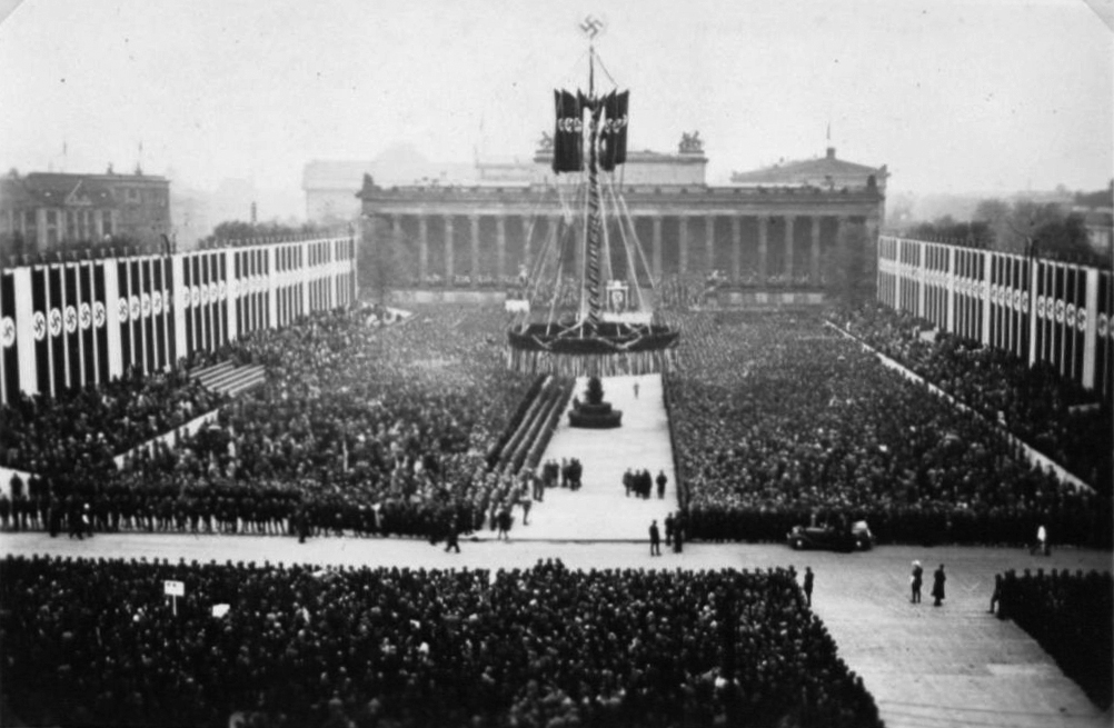 Hitler Archive | View of Berlin's Lustgarden and the Maypole during ...