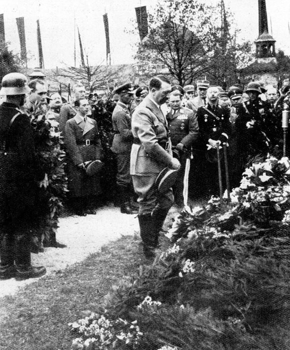 Hitler Archive | Adolf Hitler and officials at the funeral of Julius ...