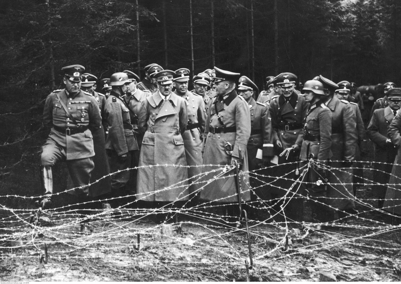 Hitler Archive | Adolf Hitler inspecting Czech fortifications near the ...