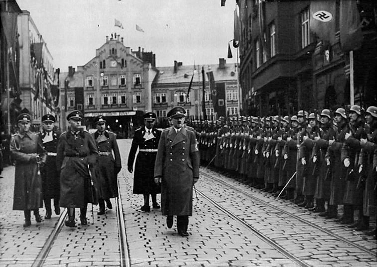 Hitler Archive | Hitler in front of Reichenberg's station