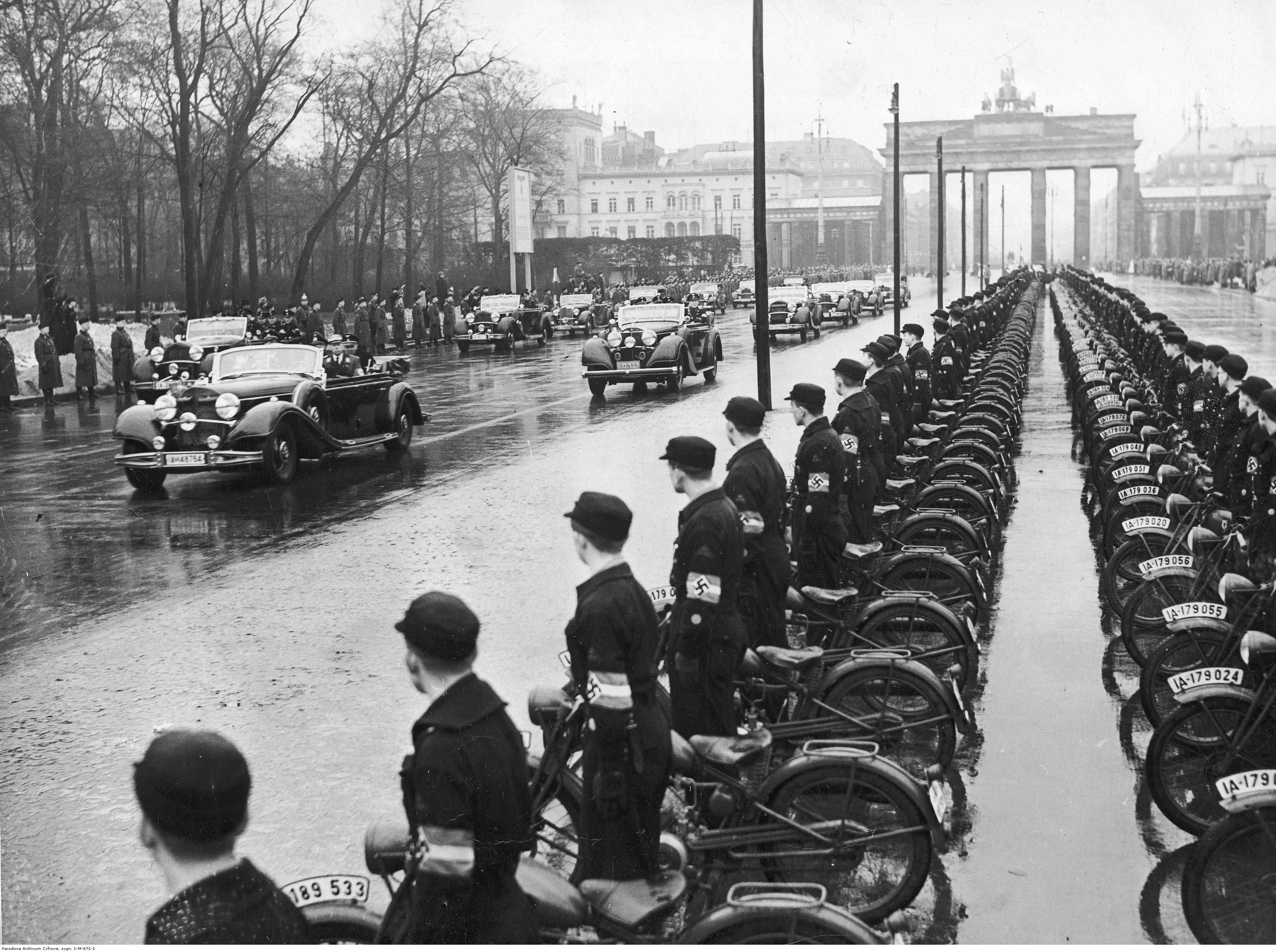 Hitler Archive | Adolf Hitler arrives at the international automobile ...