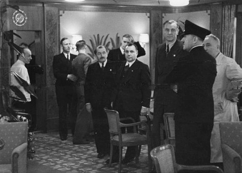 Hitler Archive | Adolf Hitler visits the Robert Ley KDF (Kraft durch ...