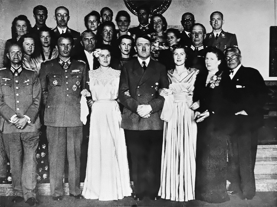 Hitler Archive | Group photo in the great hall of the Berghof on the ...